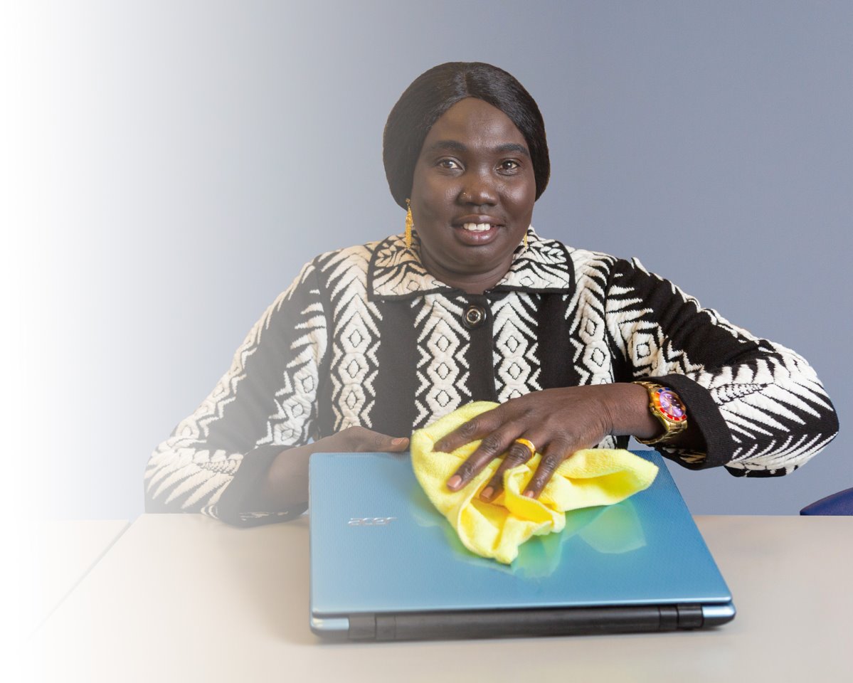 The Laptop Gets Wet (Short Vowel Sound)